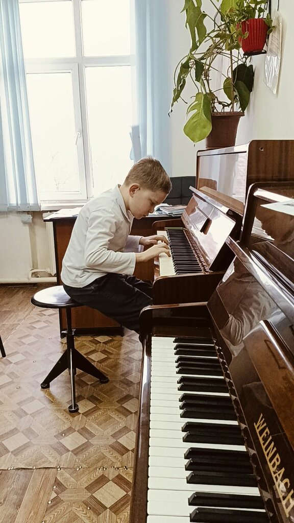 Müzik okulları ve konservatuarlar Saz Mektebi, Kentav, foto