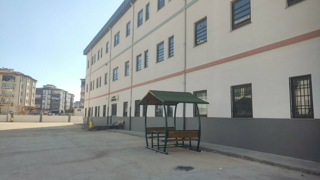 Mesleki ve teknik anadolu lisesi Abdulkadir Özgül Mesleki ve Teknik Anadolu Lisesi, Gaziantep, foto