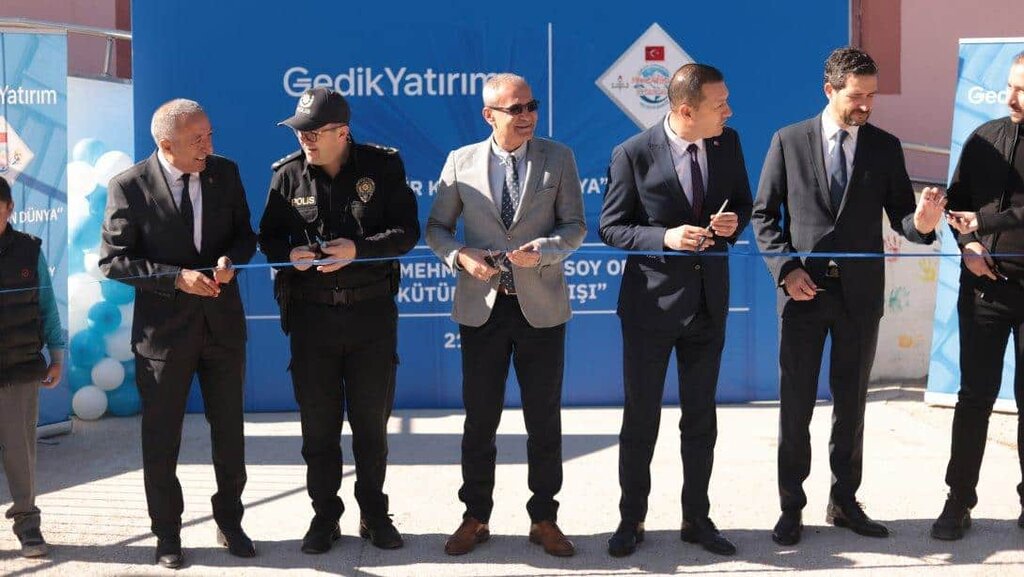 Devlet kurumları ve bakanlıklar Bor İlçe Milli Eğitim Müdürlüğü, Bor, foto
