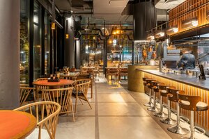 Brew's Lee (Pervomayskaya Street No:1А), restoran  Tiumen'den