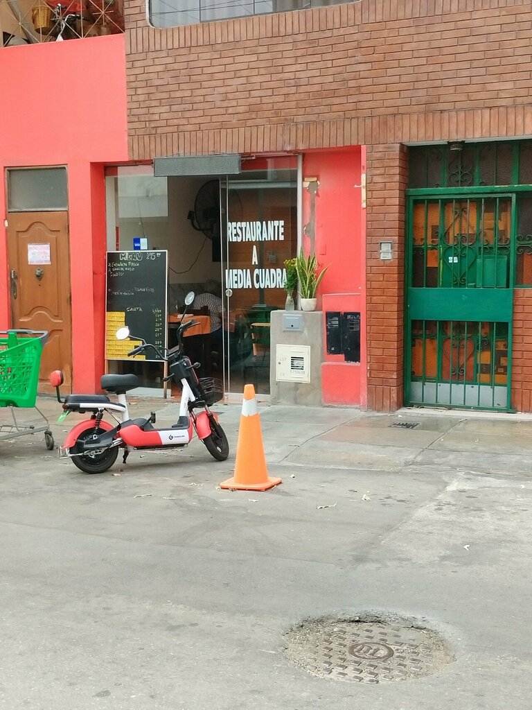 Restoran A Media Cuadra, Lima, foto
