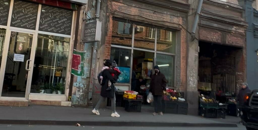 Manavlar Магазин овощей и фруктов, Tiflis, foto