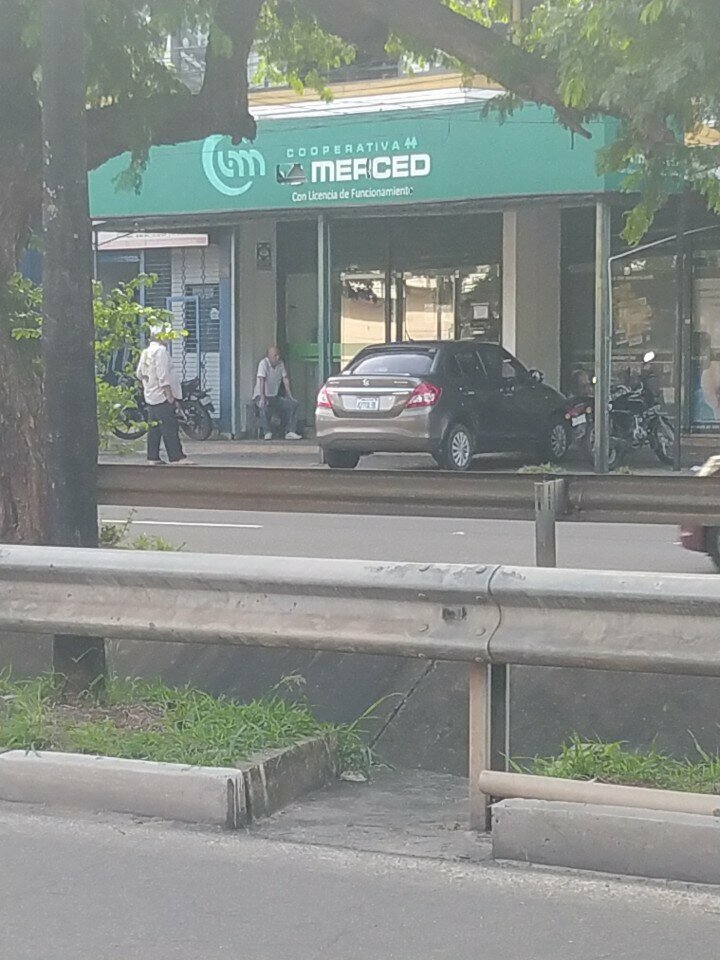 Banka Cooperativa La Merced Mutualista, Santa‑Krus, foto