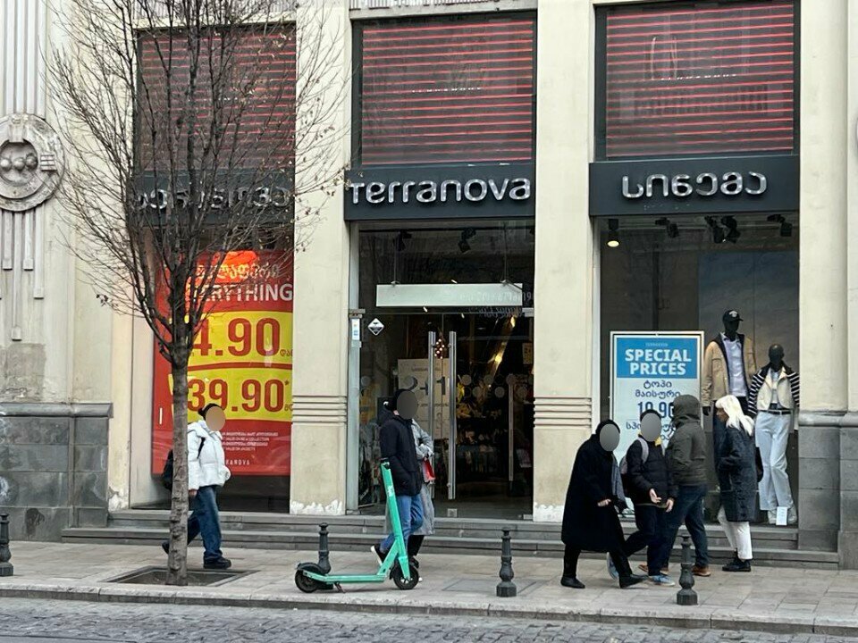 Giyim mağazası Terranova, Tiflis, foto