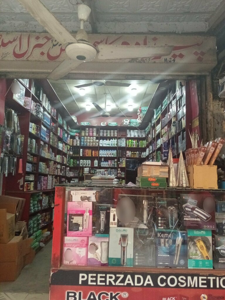 Kozmetik ve parfümeri mağazaları Peerzada cosmetics shop, Karaçi, foto