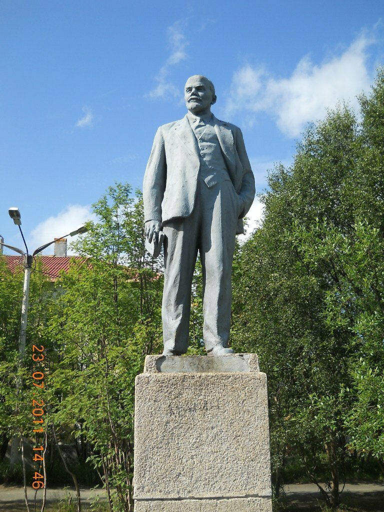 Anıt, heykel В.И. Ленин, Zapolyarni, foto