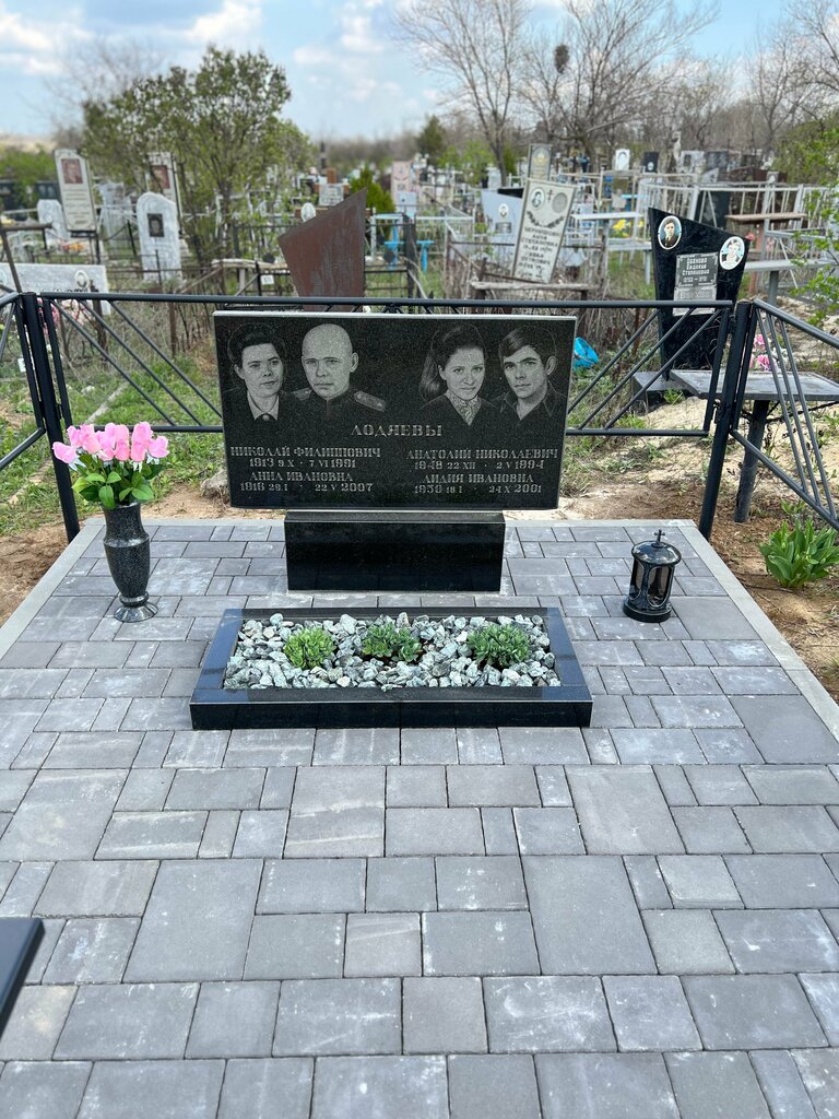 Heykel ve mezarlık taşı üreticileri GranitMaster, Volgograd, foto