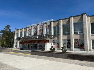 Dvorec Kultury Stroitel (Solnechnaya Street No:19), kültür ocakları  Sosnoviy Bor'dan