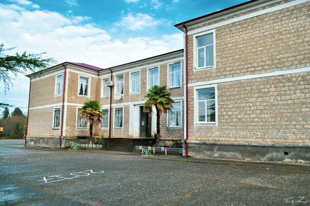 Ortaokul Первогалская средняя школа № 1, Tquarchal Bölgesi, foto