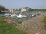 Водно-гребная база Кубанского государственного университета физической культуры, спорта и туризма (Parusnaya ulitsa No:18), spor tesisi  Krasnodar'dan
