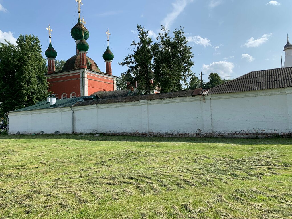 Koruma altına alınmış yapı Фрагмент стены с хозяйственными постройками бывшего Богородице-Сретенского монастыря, Pereslavl‑Zalesski, foto
