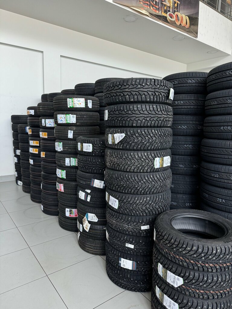 Jant ve lastikçiler Max Tyres, Nijni Novgorod, foto
