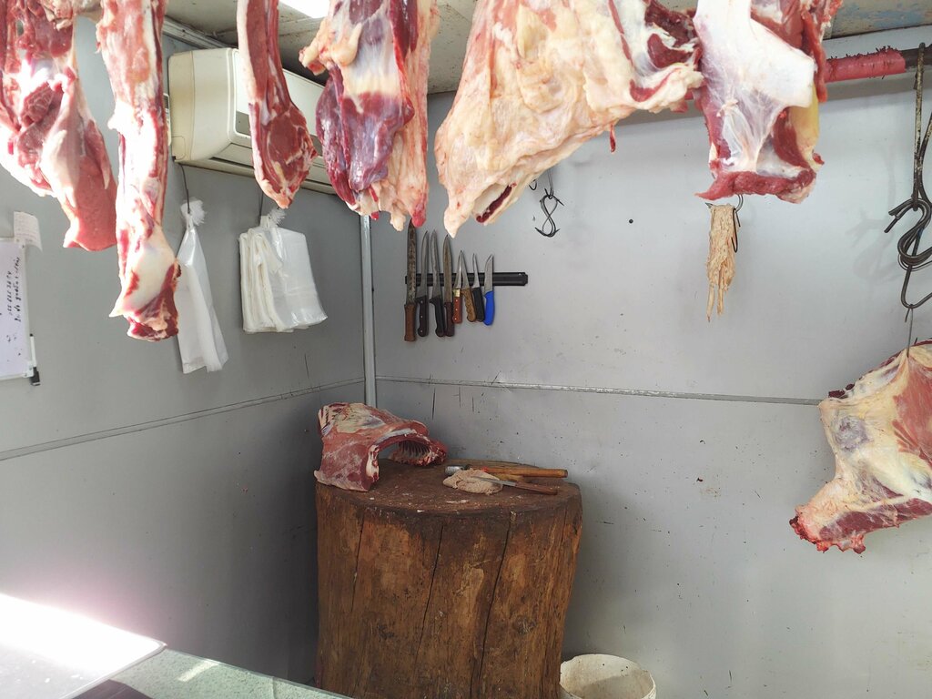 Kasap, şarküteri Halal kesilmish dana ve quzu eti, Bakü, foto