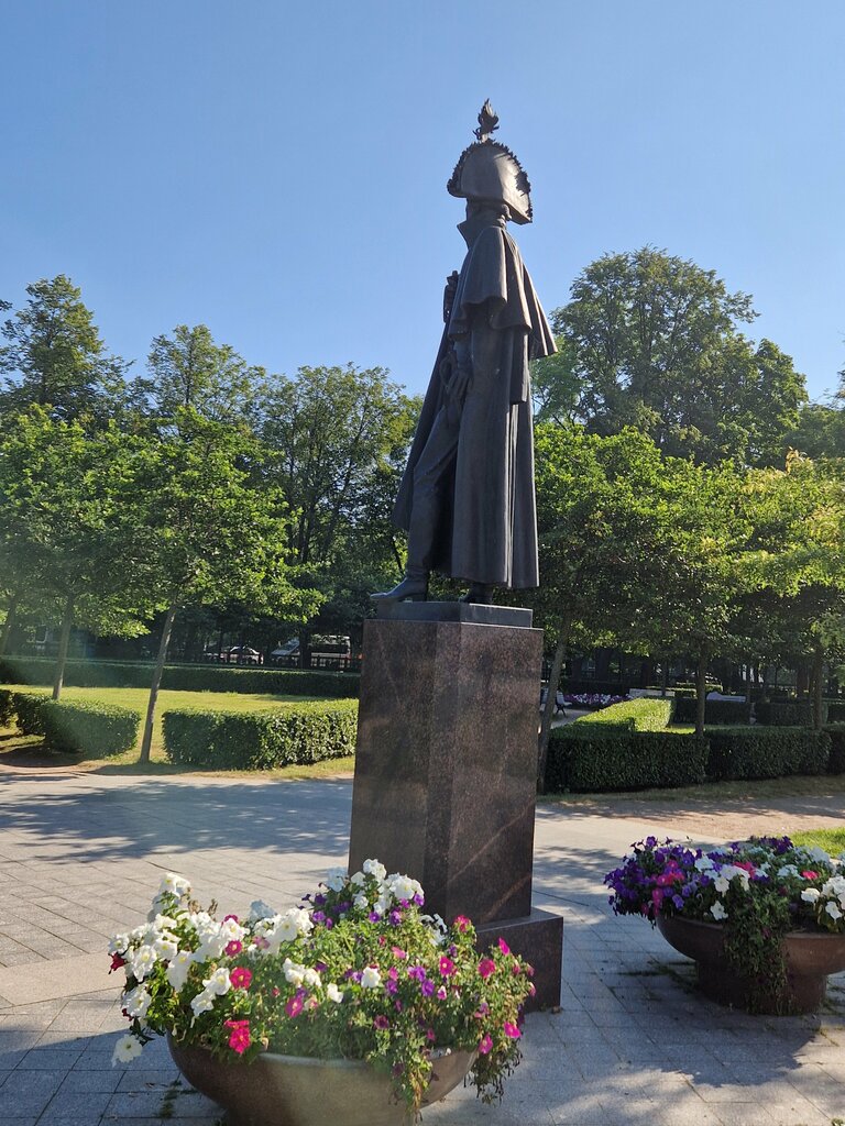 Anıt, heykel Monument to Fyodor Ushakov, Kronstadt, foto