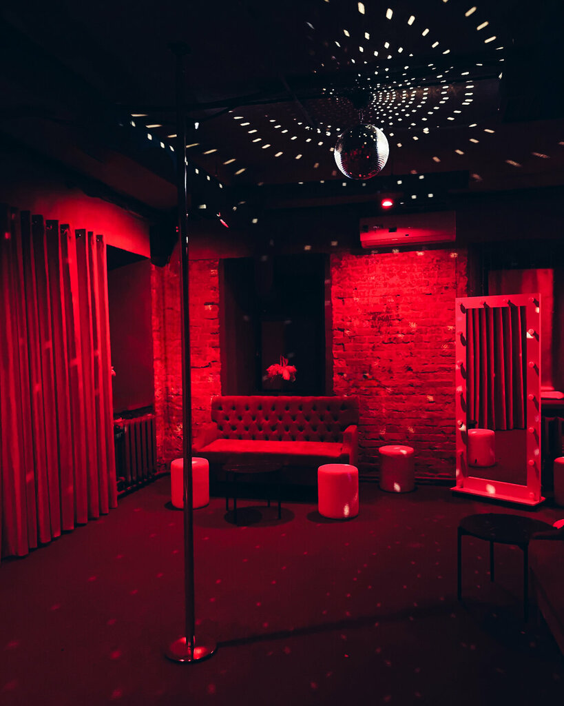 Striptiz kulübü Scarlet Room, Moskova, foto