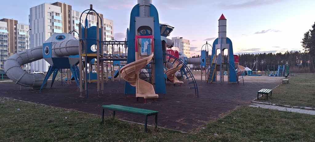Oyun alanı Парк отдыха Ангара, Uglegorsk, foto