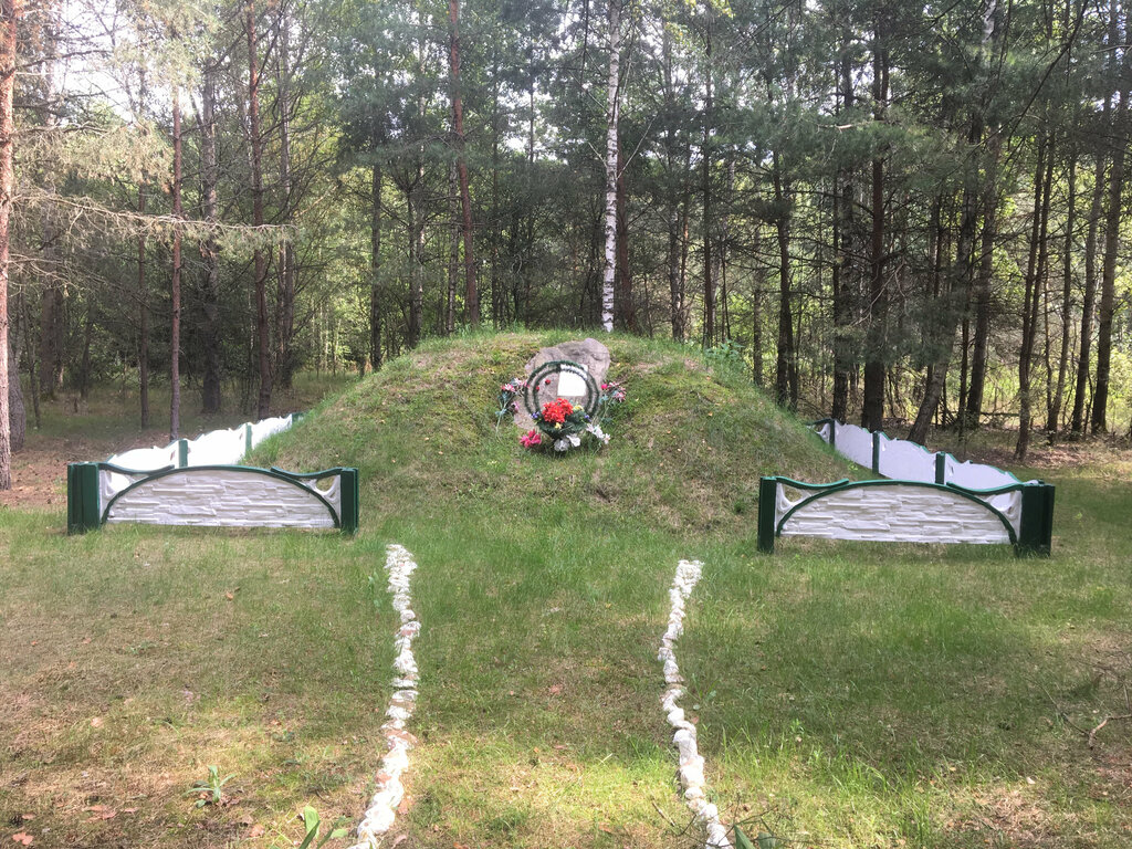 Anıt, heykel На месте расстрела мирных жителей, Brestskaya oblastı, foto