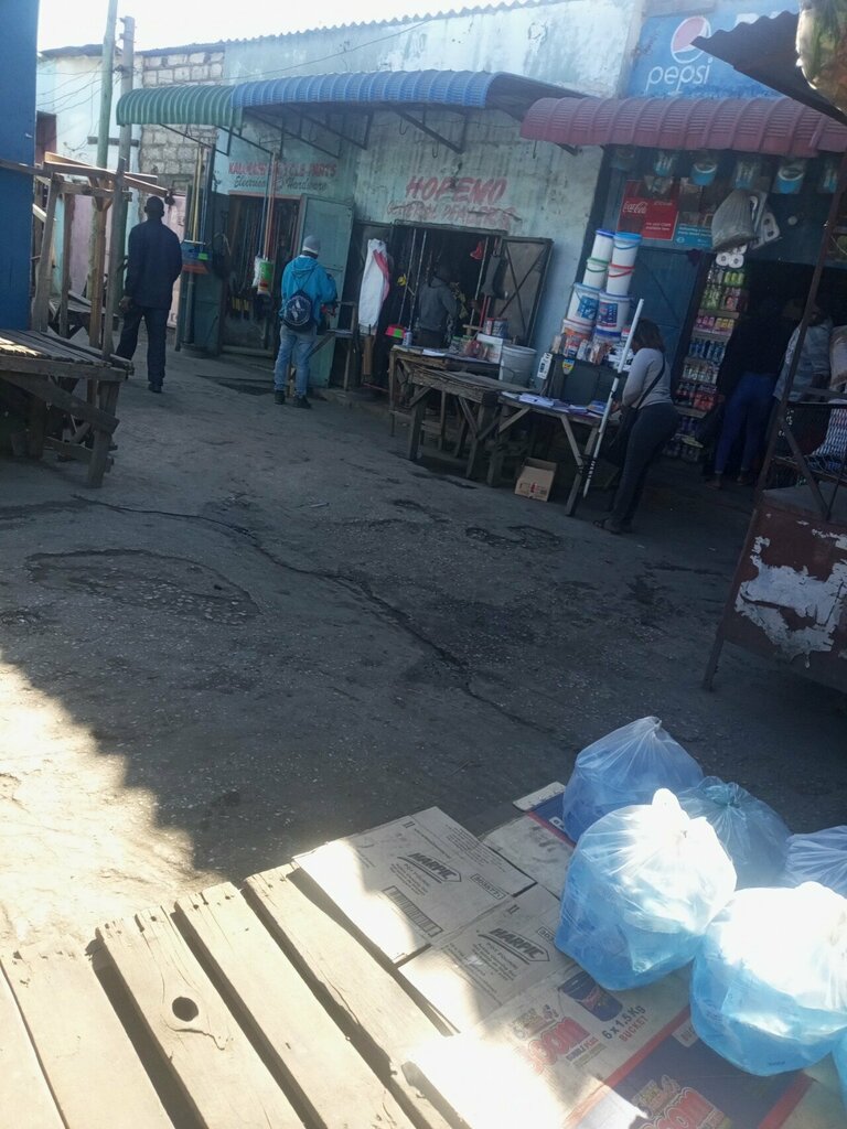 Otomobil servisi GMG Worthy Auto Spares, Lusaka, foto
