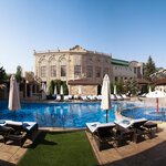 Bellagio (50th-letiya Rostselmasha Street No:7Вк1), yüzme havuzları  Rostov‑na‑Donu'dan