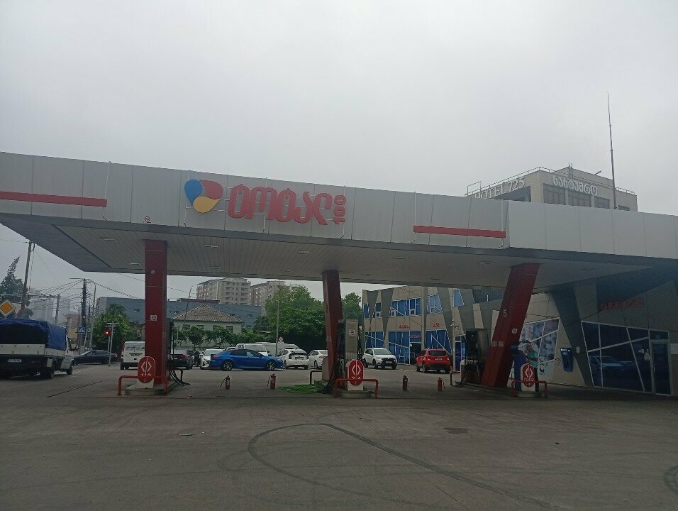 Benzin istasyonu ტოტალ, Batum, foto