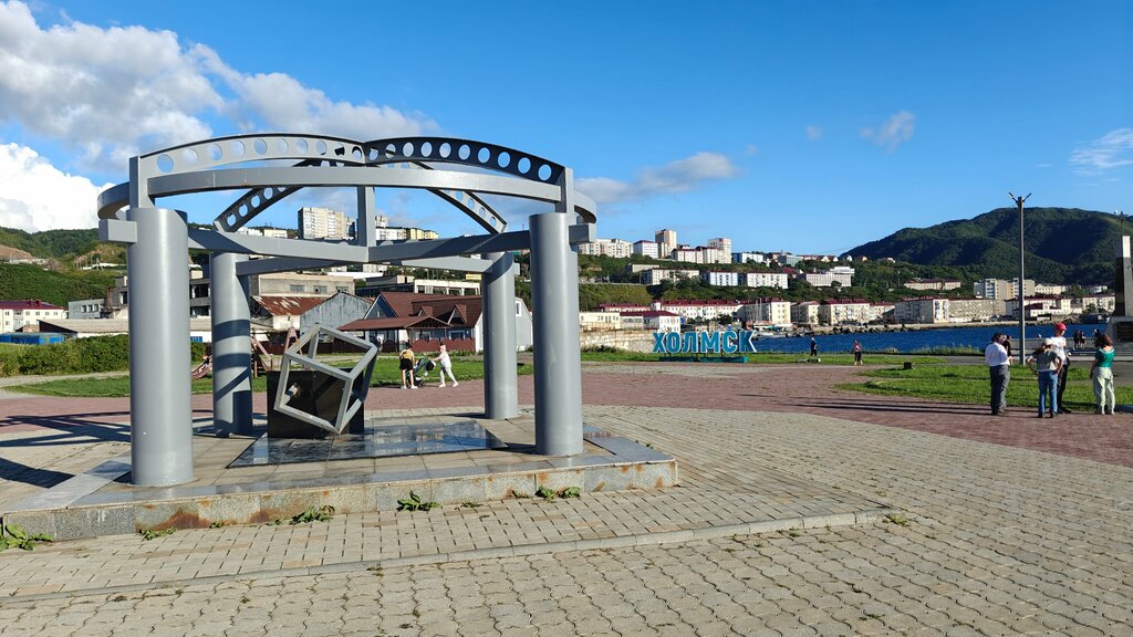 Turistik yerler Ротонда дружбы, Holmsk, foto