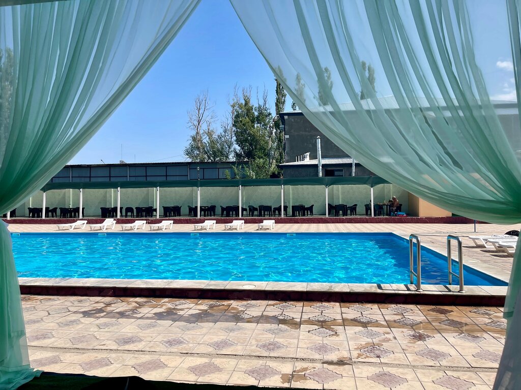 Yüzme havuzları Samruk Pool Club, Kapşağay (Kapçagay), foto