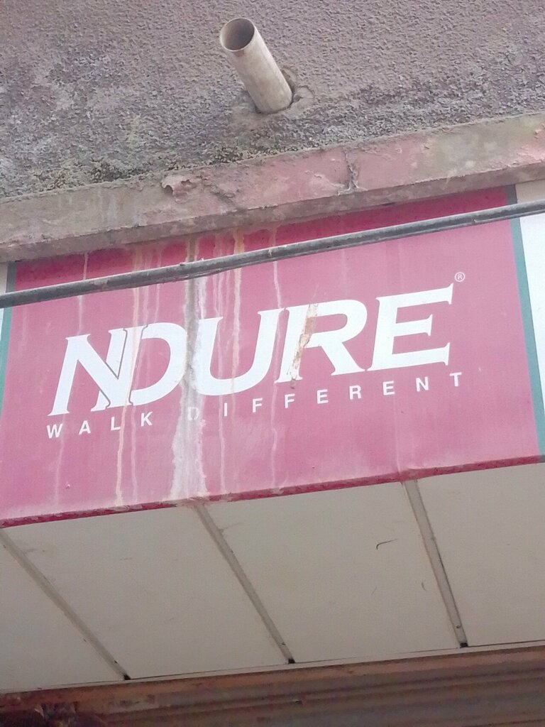 Ayakkabı mağazaları Nidure walk different, Karaçi, foto