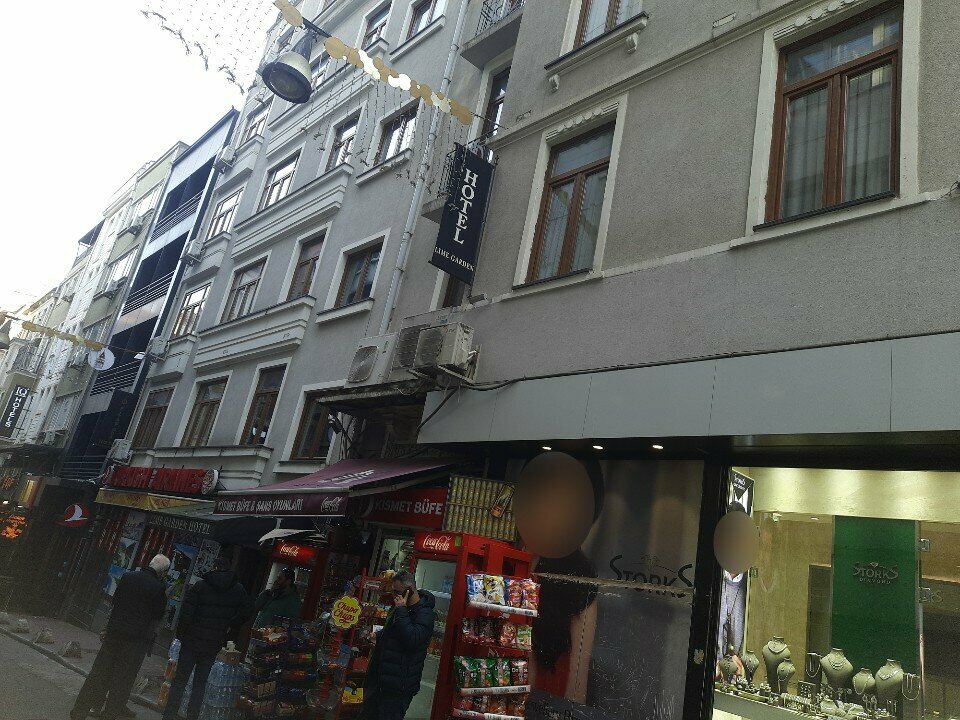 Gazete bayi Kısmet Büfe, İstanbul, foto