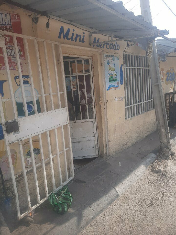 Büyük mağazalar Mini Mercado, Loanda, foto