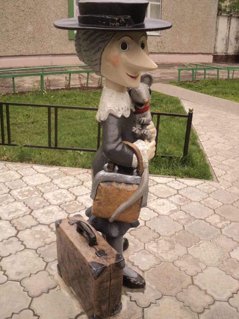 Park, sokak heykeli Памятник крокодилу Гене и Чебурашке, Cheboksary, foto