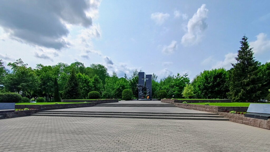 Anıt, heykel Сожжённым деревням, Pruzhany, foto