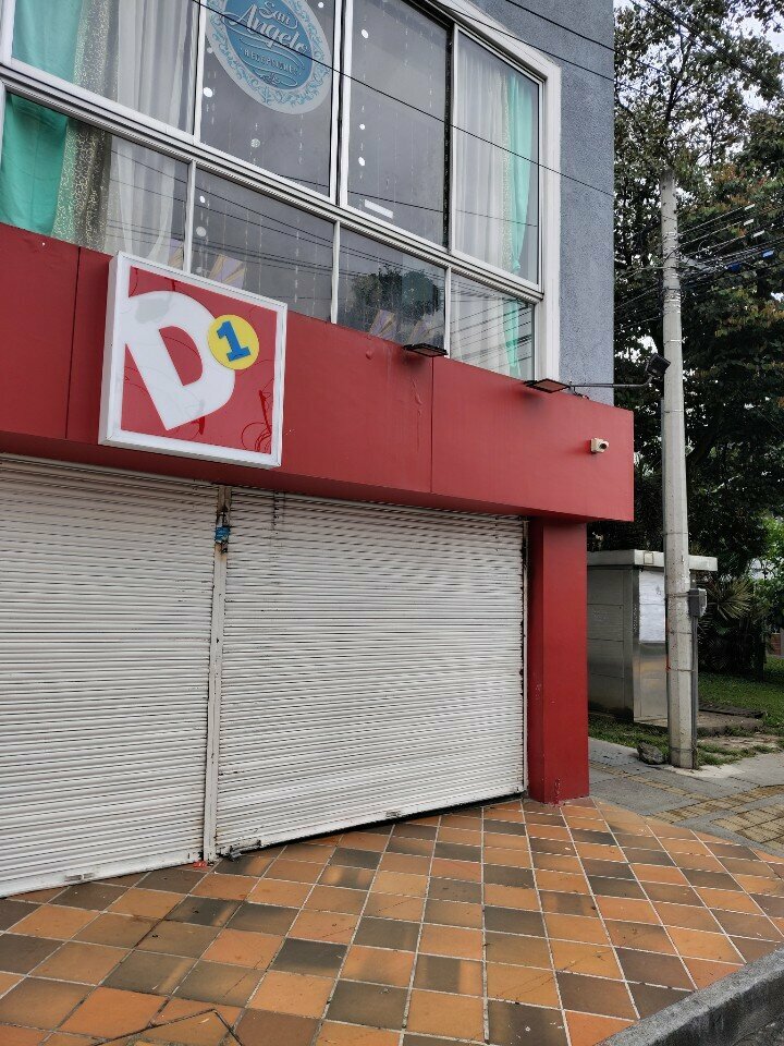 Hipermarket Tienda D1, Medellin, foto