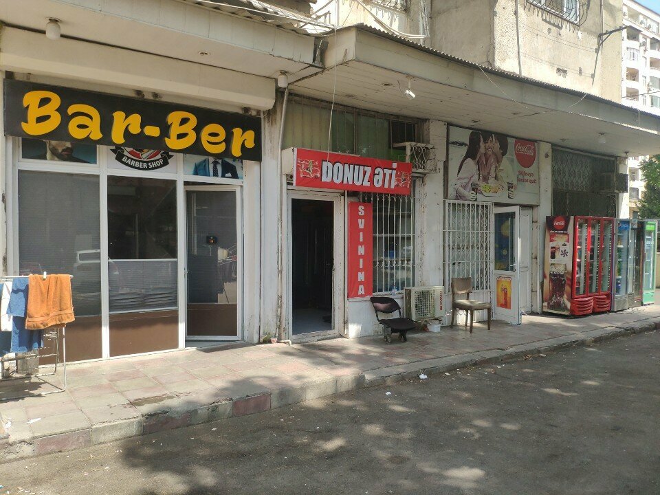 Kasap, şarküteri Donuz əti, Bakü, foto