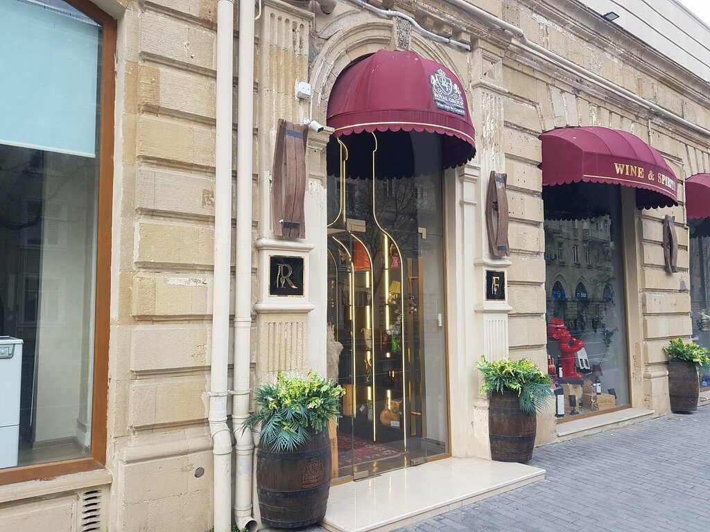 Alkollü içecekler Röyal Group, Bakü, foto