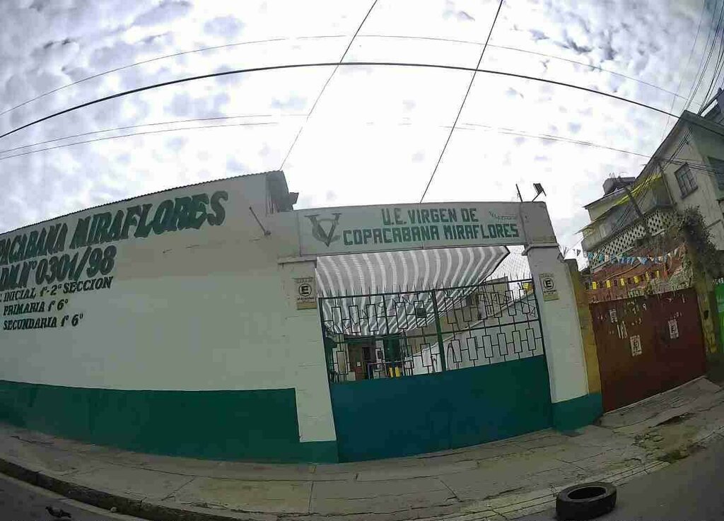 Yüksekokul Virgen De Copacabana Miraflores Educational Unit, La Paz, foto