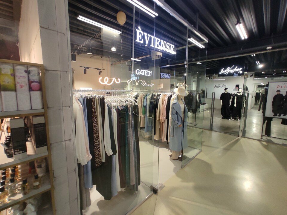 Giyim mağazası The Real Base, Moskova, foto