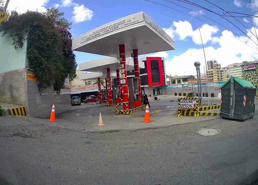 Benzin istasyonu Racing Gas, La Paz, foto