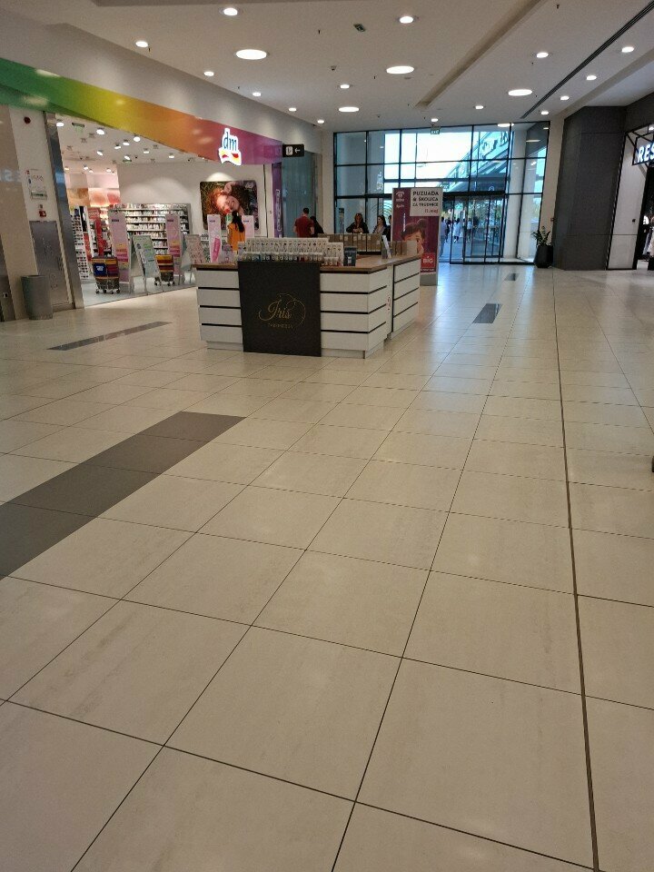 Kozmetik ve parfümeri mağazaları This, Novi Sad, foto