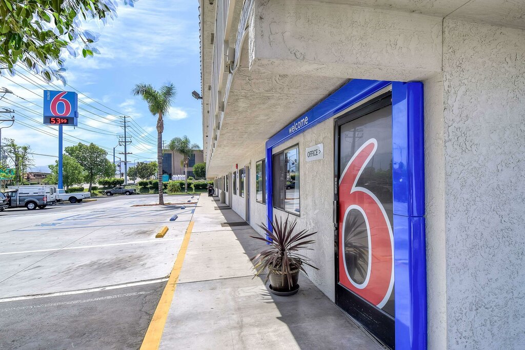Otel Motel 6 Corona, Corona, foto
