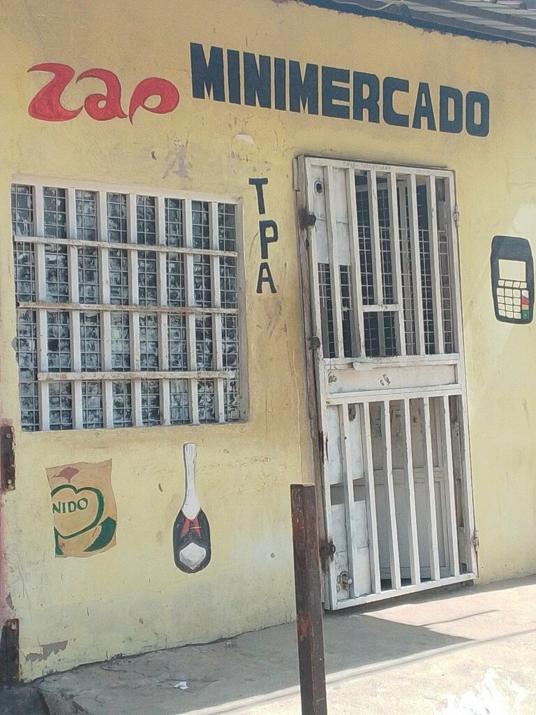 Mini-market Mini mercado, Loanda, foto