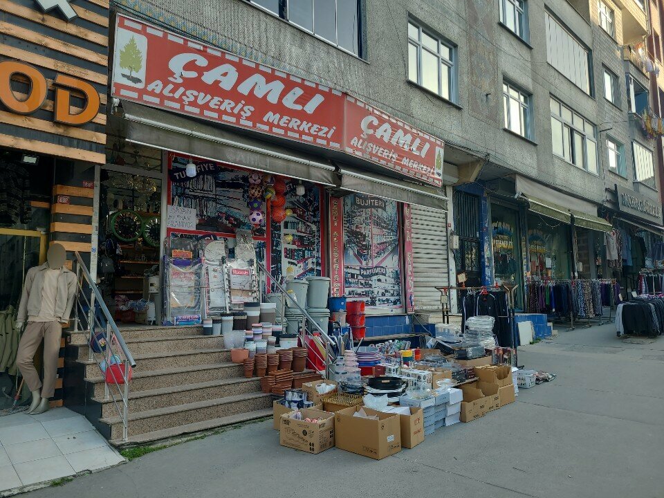 Ucuzluk mağazası Çamlı Alışveriş Merkezi, İstanbul, foto