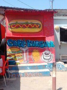 Hambúrguer (Luanda, Rua Frederico Santos), kafe  Loanda'dan