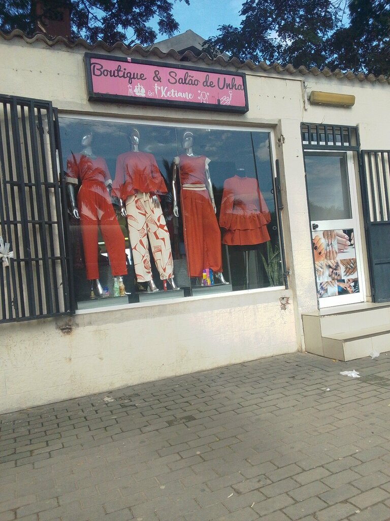 Giyim mağazası Boutique e salão de unhas, Loanda, foto
