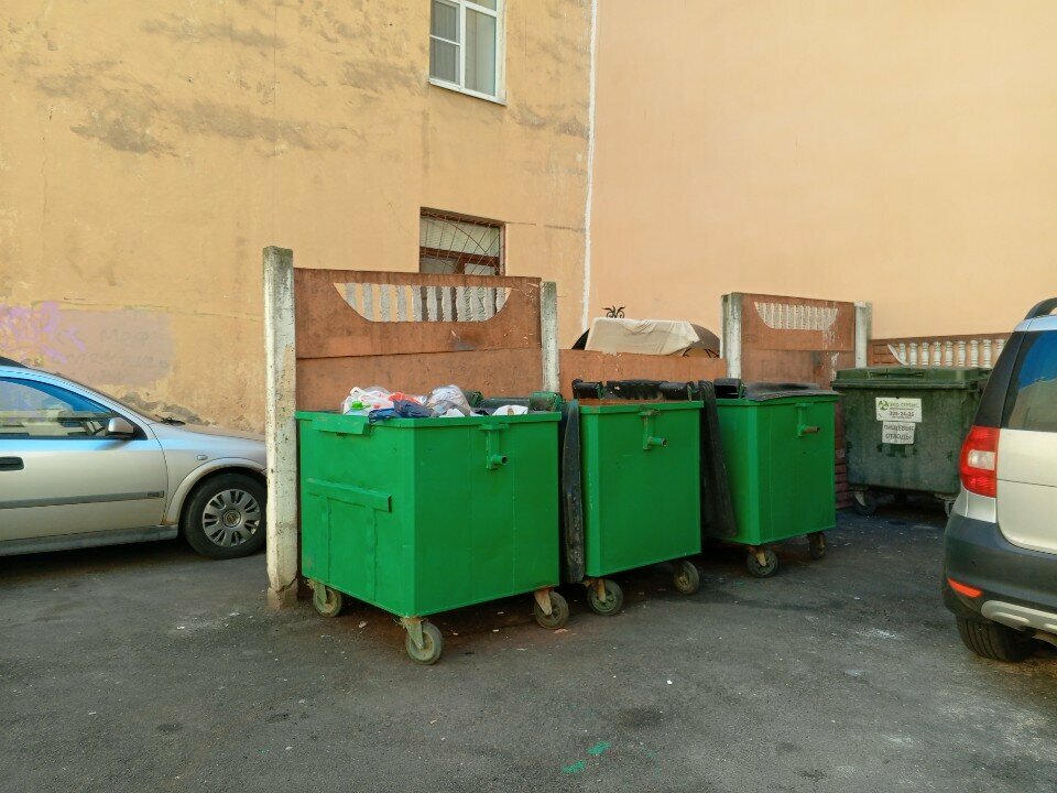 Ayrı çöp toplama noktası Пункт приема пластика, Saint‑Petersburg, foto