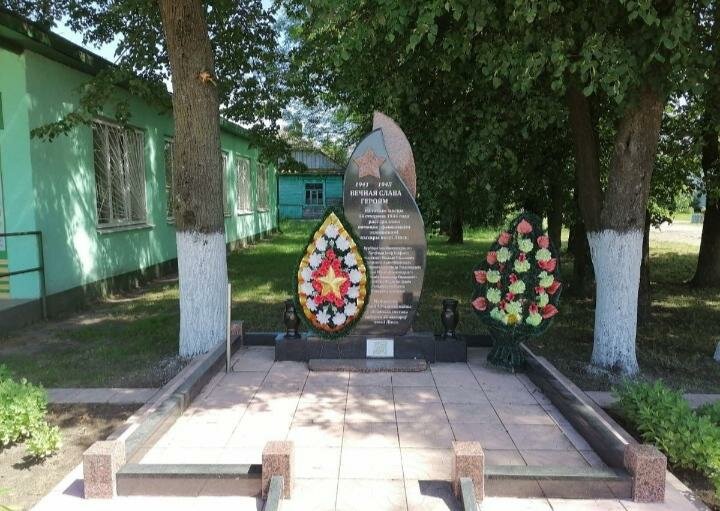 Anıt, heykel Братская могила партизан и жертв фашизма, Brestskaya oblastı, foto