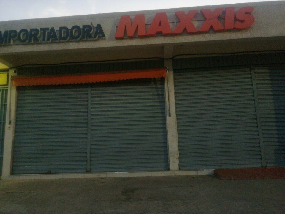 Jant ve lastikçiler Llantas Maxs, Santa‑Krus, foto