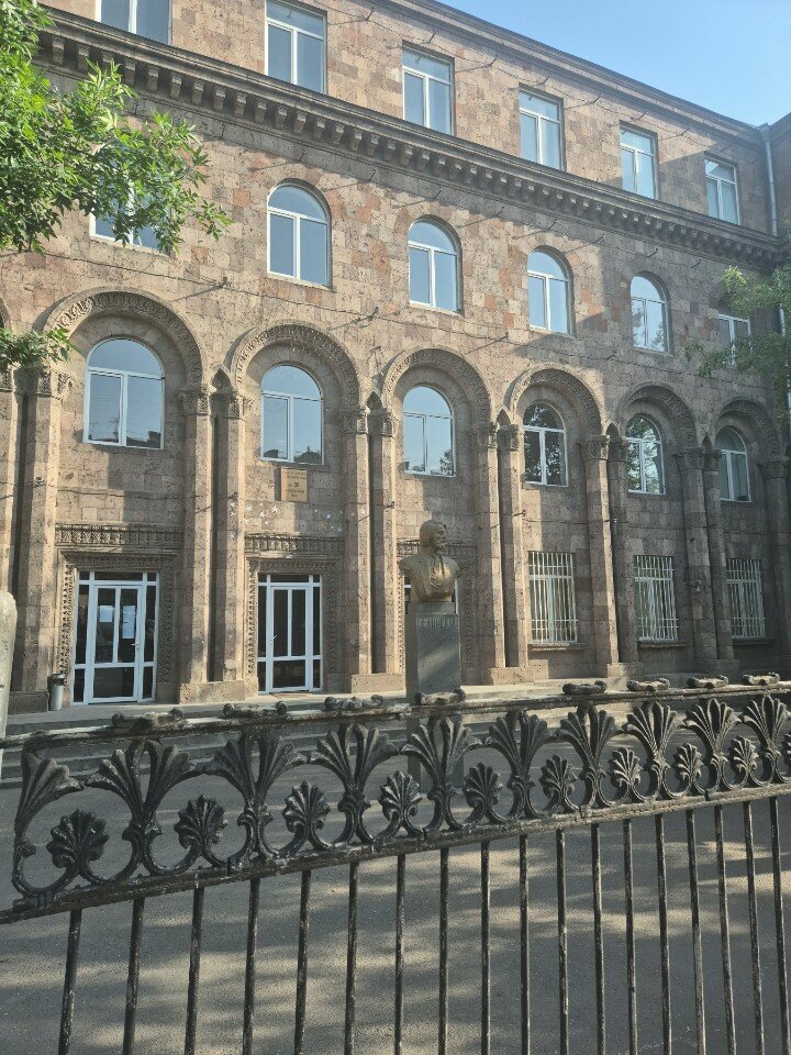 Ortaokul Yerevan basic school № 38 named after Vissarion Belinsky, Erivan, foto