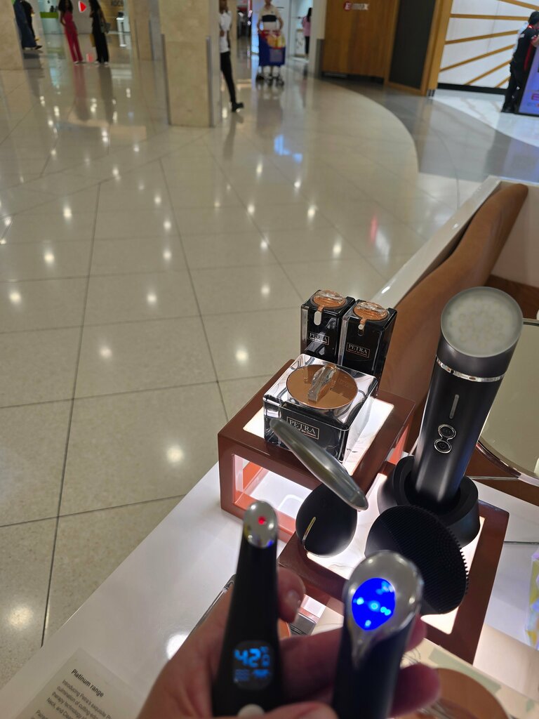 Kozmetik ve parfümeri mağazaları Petra Cosmetics, Dubai, foto