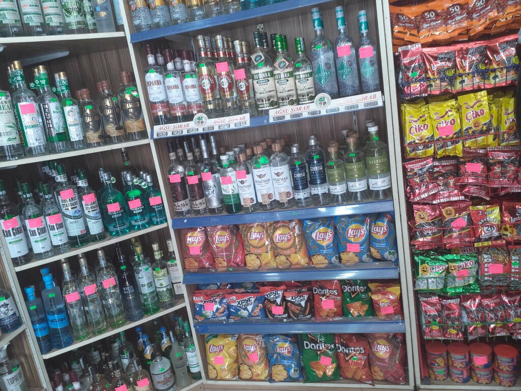 Alkollü içecekler Sherab evi, Bakü, foto