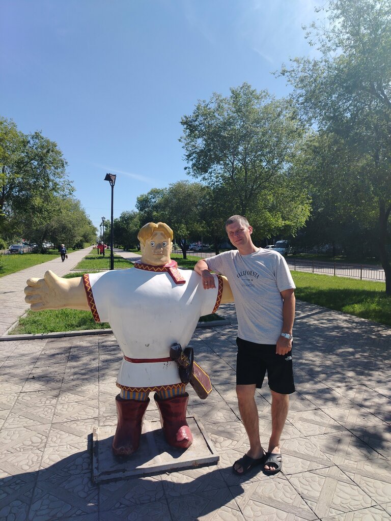 Park, sokak heykeli Алёша Попович, Çernogorsk, foto